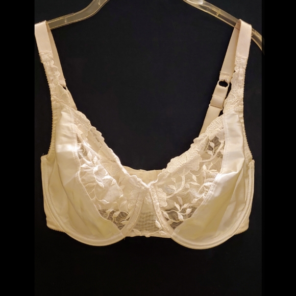 Playtex | Intimates & Sleepwear | Playtex White Lacy Bra | Poshmark